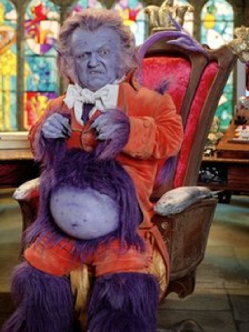 The dwarf actor dilemma - BBC News