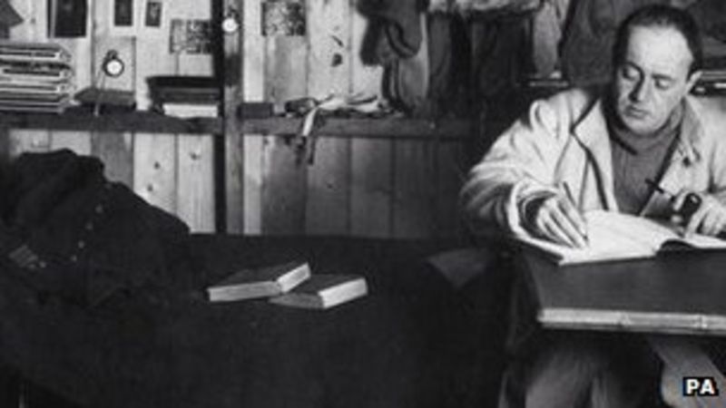 Captain Scott's Antarctic expedition artefacts on show - BBC News