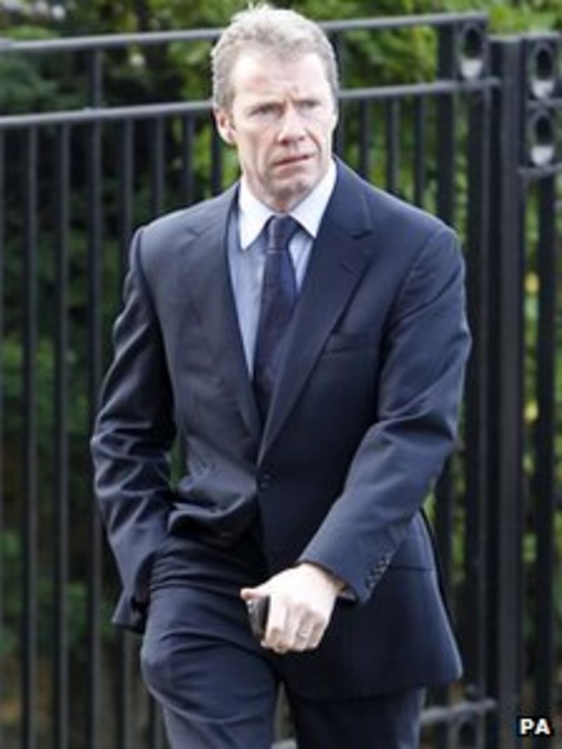 Red Rum trainer Ginger McCain remembered in Liverpool - BBC News