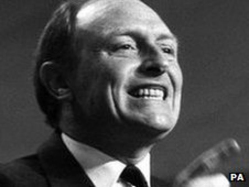 Neil Kinnock's 'a thousand generations' past revealed - BBC News