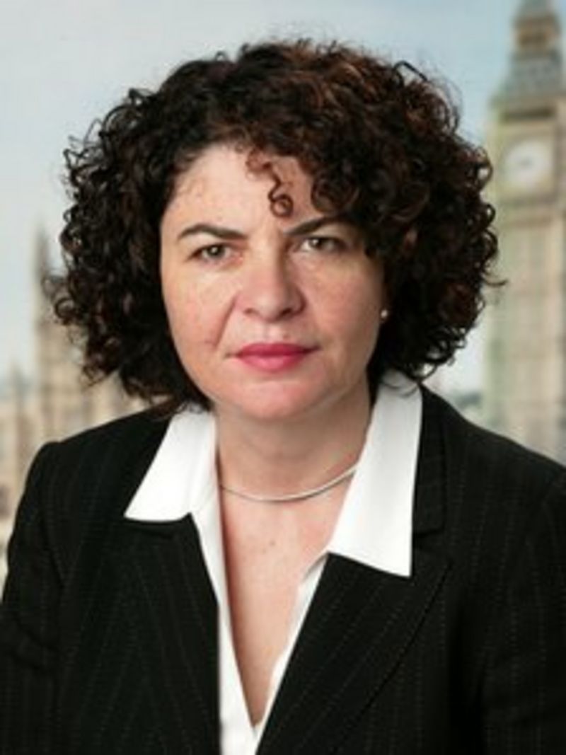 Hull MP Diana Johnson angry over BAE redundancies in Brough - BBC News