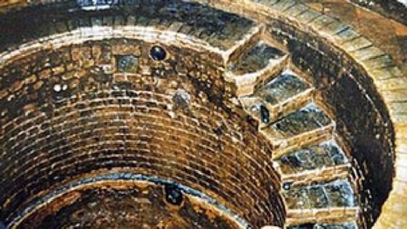 Support for campaign to reopen Taffs Well hot spring - BBC News