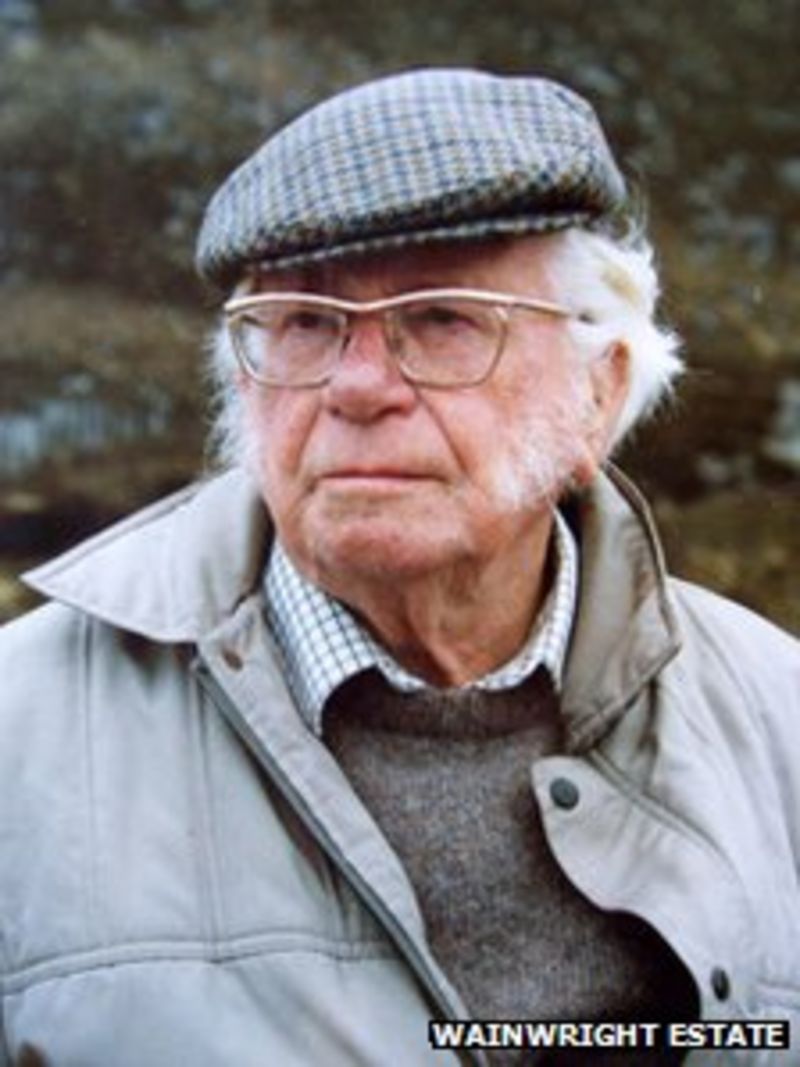 Alfred Wainwright archive returns home to Cumbria - BBC News