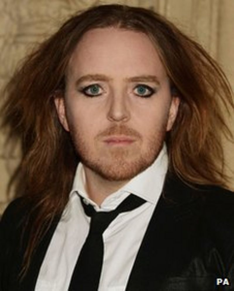 Tim Minchin fumes over song cut from Jonathan Ross show - BBC News