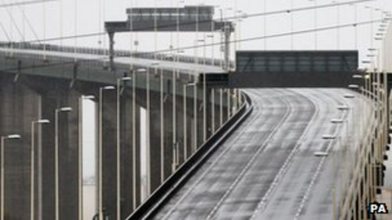 Dartford's QEII Bridge reopens after winds force closure - BBC News