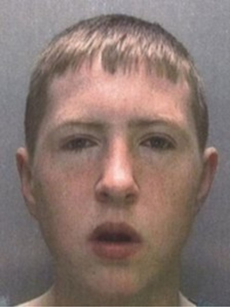 Birmingham murderer Liam Ryan: Disciplined for cell photos - BBC News