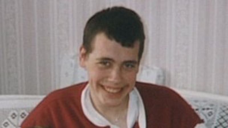 Adam Vincent murder: Grimsby killers have sentences cut - BBC News