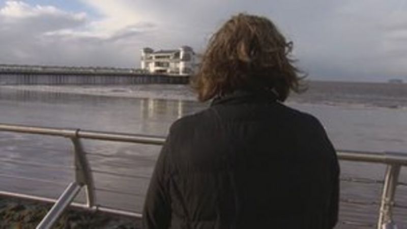 Paedophile teacher Nigel Leat 'too cuddly' - BBC News