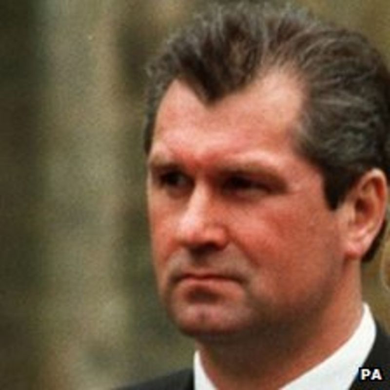 Former Bill actor Colin Tarrant killed himself - BBC News