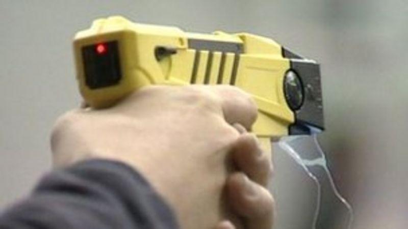 Police use Taser on Rottweiler after north Belfast attacks - BBC News