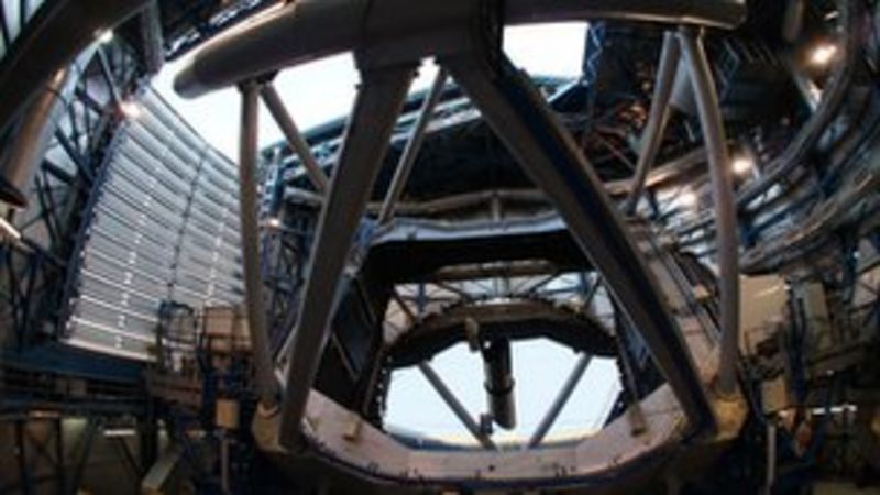 Four telescope link-up creates world's largest mirror - BBC News