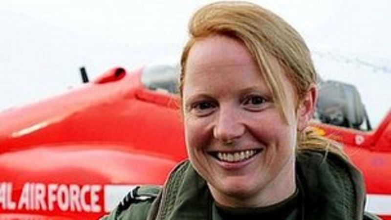 Red Arrows' first female pilot takes ground role - BBC News