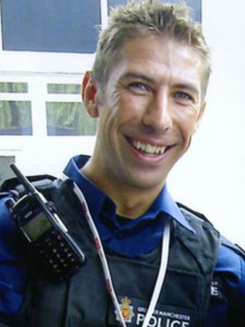 PC Ian Terry shooting: Police officers keep anonymity - BBC News