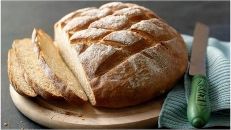 Why is bread Britain's most wasted food? - BBC News