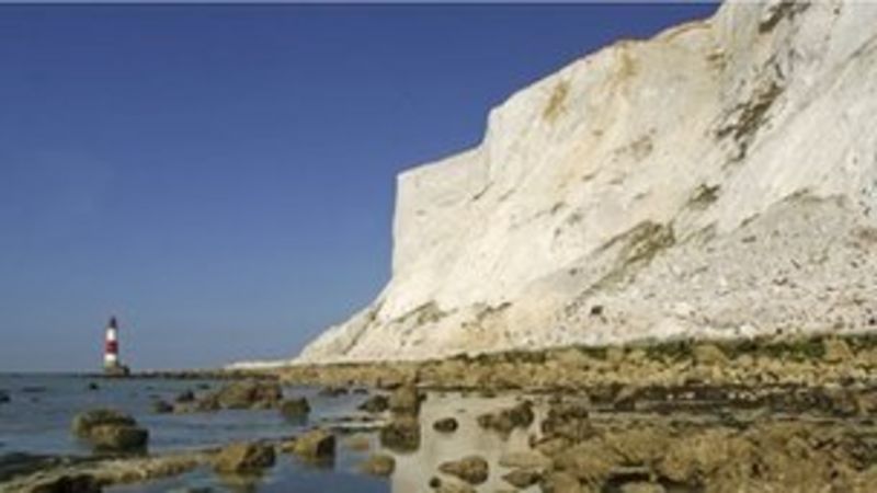 Beachy Head suicide verdicts on Betty and Christopher Gosling - BBC News