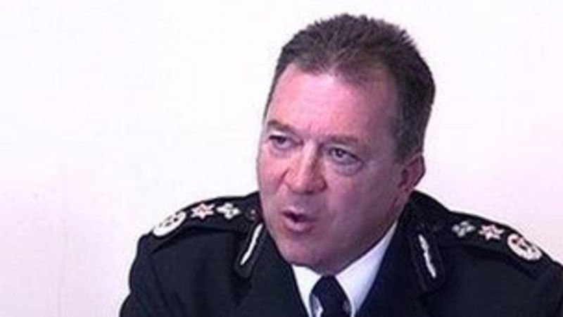 Leveson Inquiry: Matt Baggott praises Northern Ireland media - BBC News