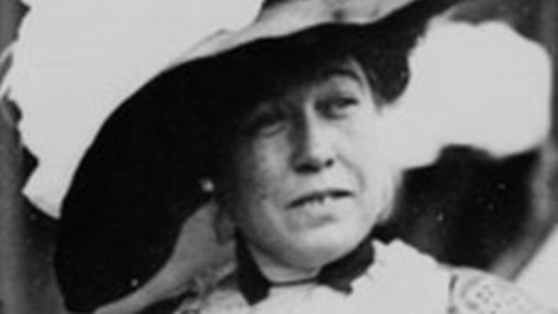 Ruined life of Robert Hichens - 'the man who sank Titanic' - BBC News