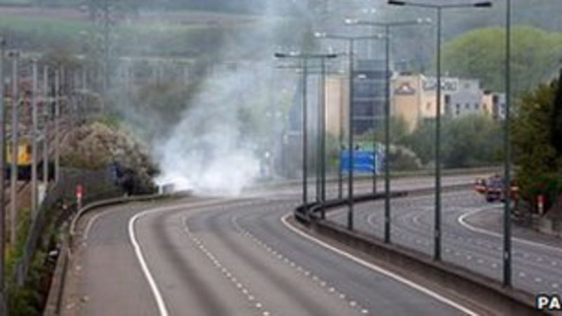 How fire under M1 exposed vulnerability of motorways - BBC News