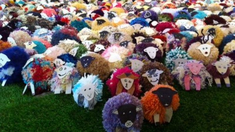 Flock of miniature sheep 'invades' Penrith - BBC News