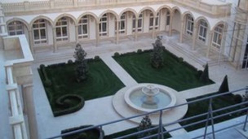 Putin's palace? A mystery Black Sea mansion fit for a tsar - BBC News