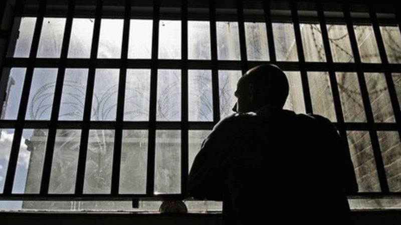 Standford Hill: Open prison praised in inspection report - BBC News