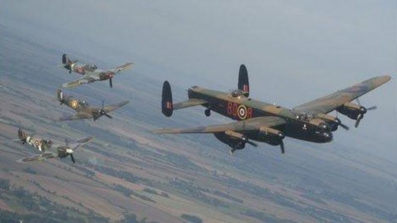 Site of WW2 Lancaster crash marked with plaque in Crowland - BBC News