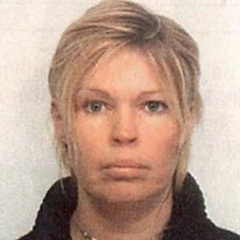 Angela Owen arrested over dead baby find in 2006 - BBC News