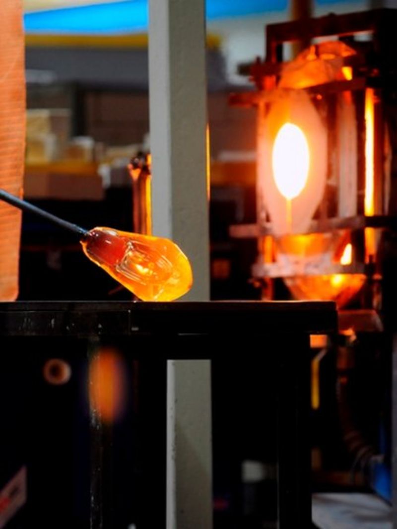 In pictures: The history of glass making in Sunderland - BBC News