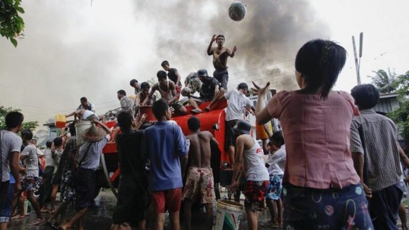 Burma's displaced Rohingya suffer as aid blocked - BBC News