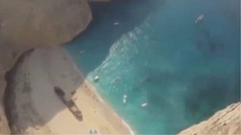 Cliff collapse on Greece's 'shipwreck beach' injures tourists - BBC News