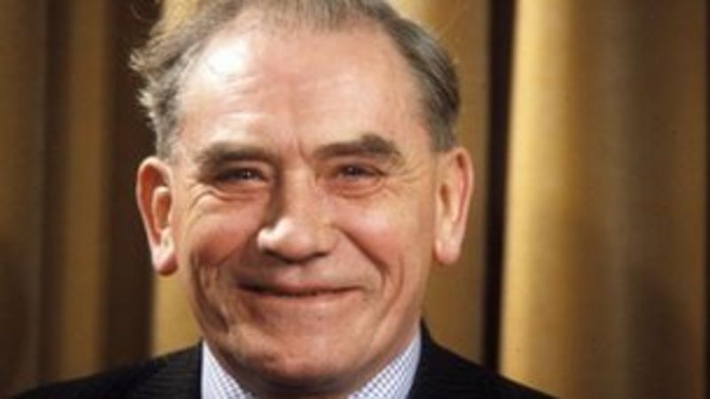 Ray Mawby: Ministers to seek other side of story about 'spy' - BBC News