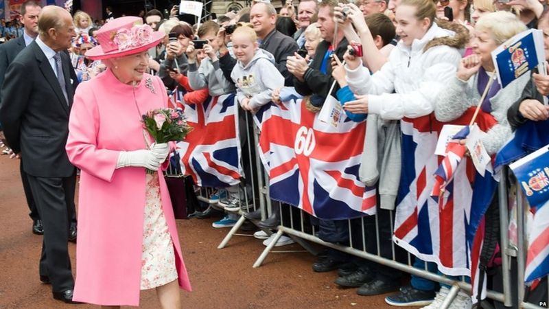 In pictures: The Queen in Scotland - BBC News