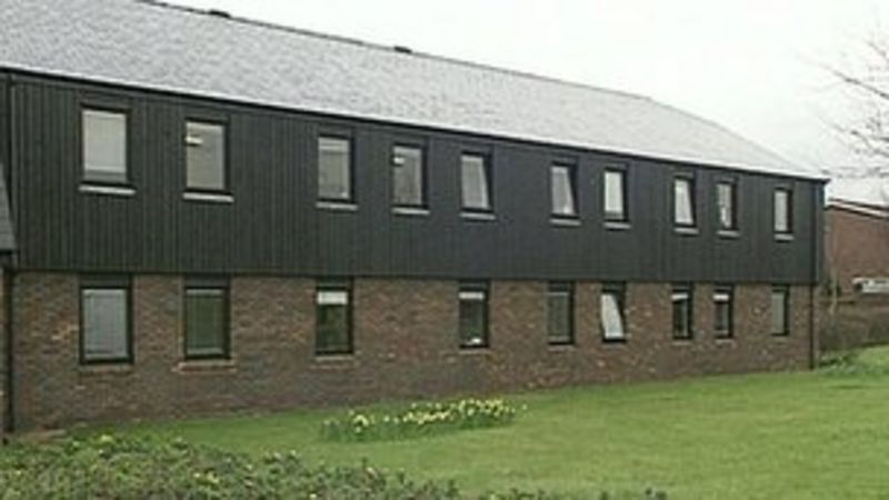 Thorn Cross open prison praised by inspectors - BBC News
