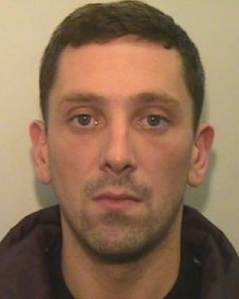 Manchester Airport escapee Anthony Morrison 'a risk' - BBC News