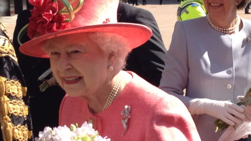 Queen officially reopens New Street station on Birmingham tour - BBC News