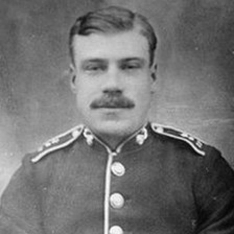 Victoria Cross fetches £276,000 at auction - BBC News