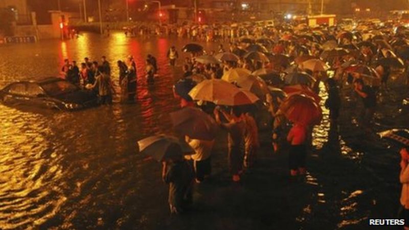 Beijing chaos after record floods in Chinese capital - BBC News