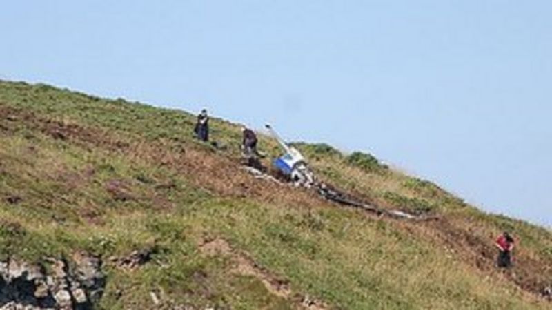 Man killed in light aircraft cliff crash in Cornwall - BBC News