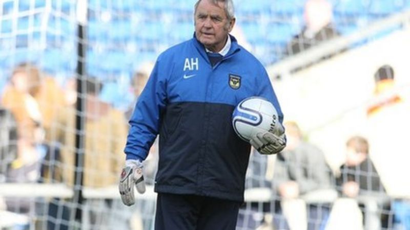 Ex-Sheffield United goalkeeper Alan Hodgkinson dies - BBC News
