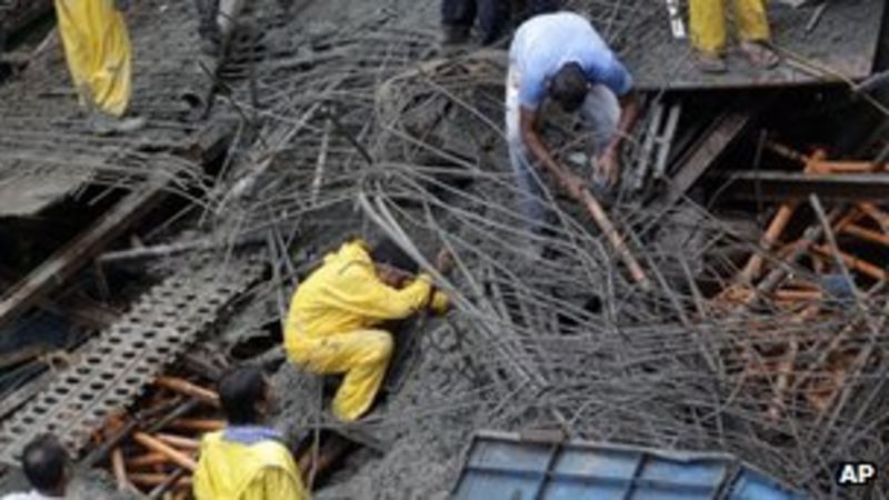 Mumbai Metro bridge collapse kills one - BBC News