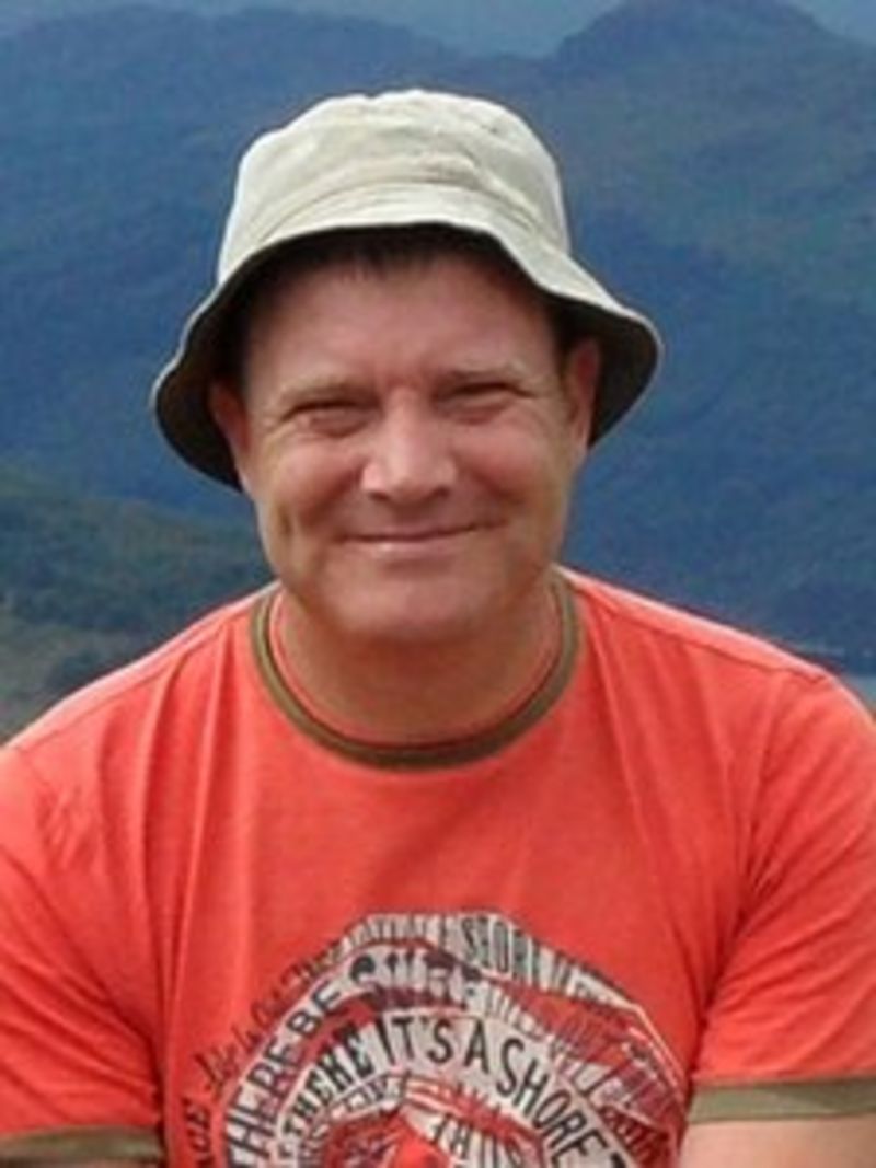 Kinross glider crash victim named as Mark Dickson - BBC News