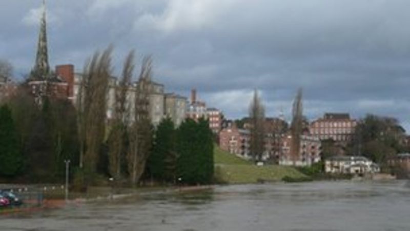 Shrewsbury's River Severn flood defences tested - BBC News