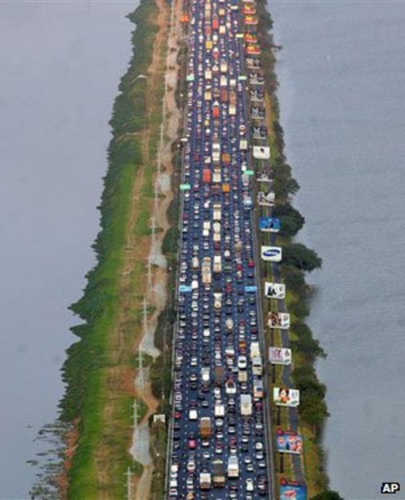 Sao Paulo: A city with 180km traffic jams - BBC News