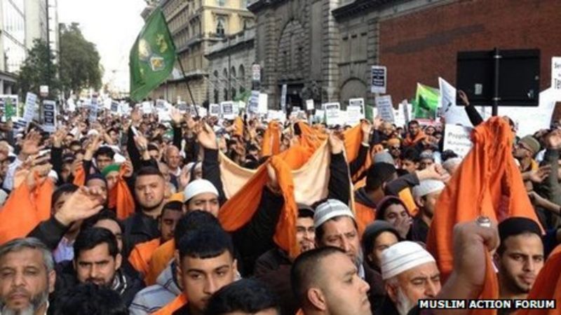 Anti-Islam film protest outside Google's London HQ - BBC News
