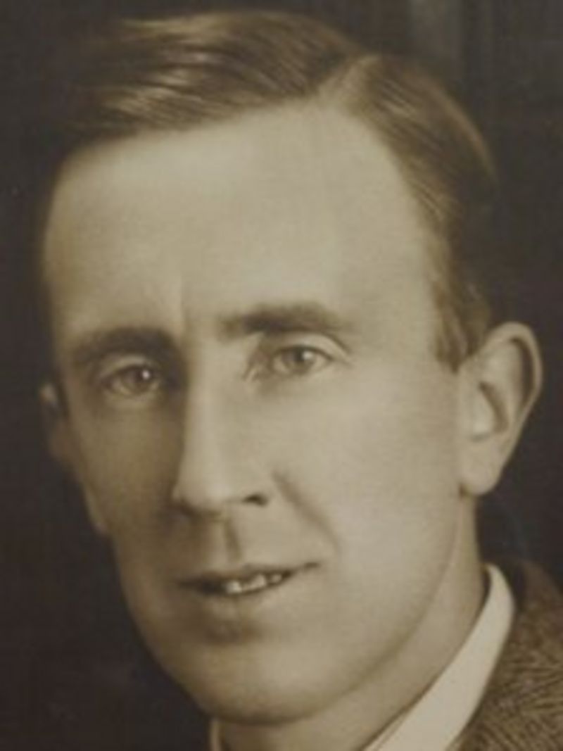 JRR Tolkien letter reveals poor sales of The Hobbit - BBC News