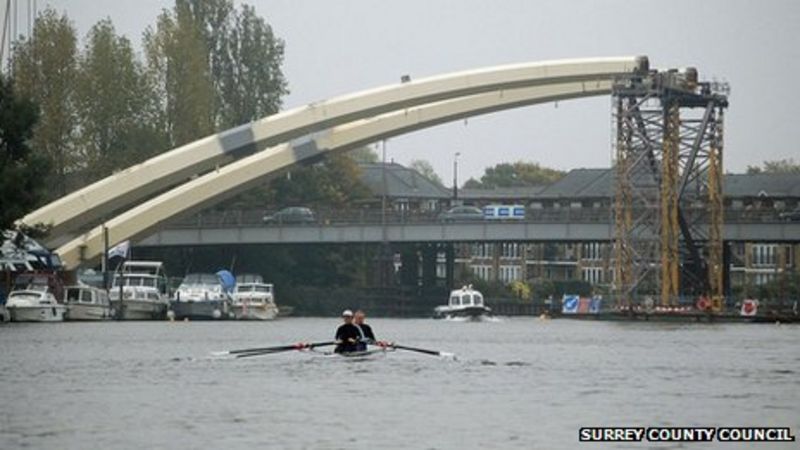 Walton Bridge over the Thames taking shape - BBC News