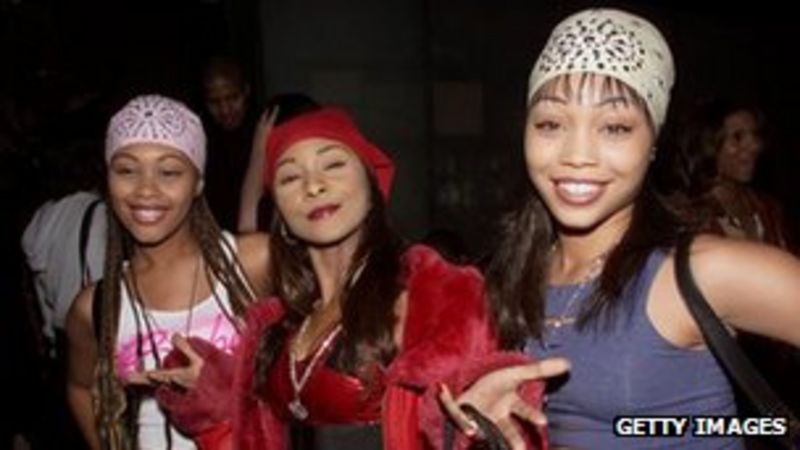 R&B singer Natina Reed killed by car - BBC News