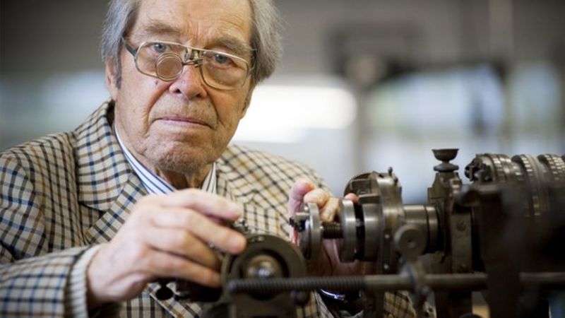 Dr George Daniels: 'Watchmaking god's' collection auctioned - BBC News