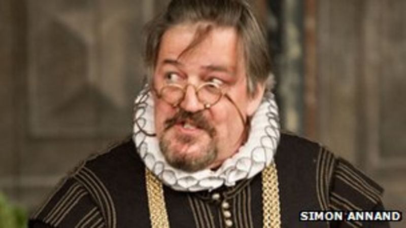 Stephen Fry praised for return to West End stage - BBC News