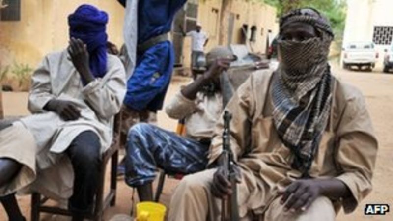 Mali Islamists claim Menaka victory against rebels - BBC News